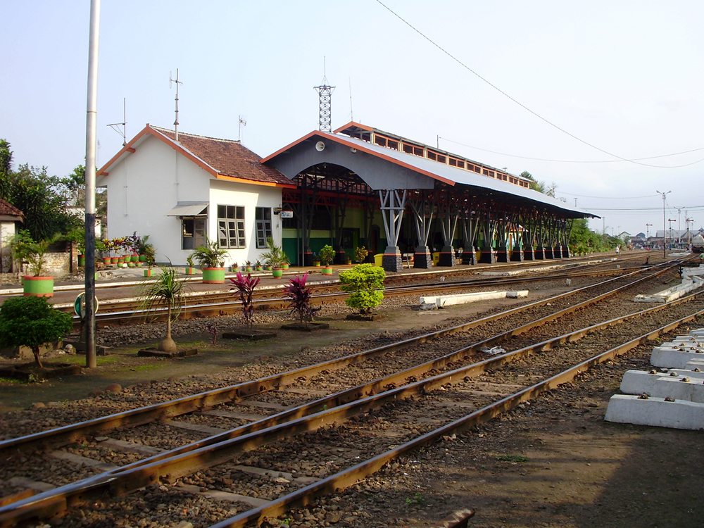 7 Stasiun Kereta Api Paling Seram di Indonesia untuk Kamu yang Hobi Uji ... 7 Stasiun Kereta Api Paling Seram di Indonesia untuk Kamu yang Hobi Uji ...